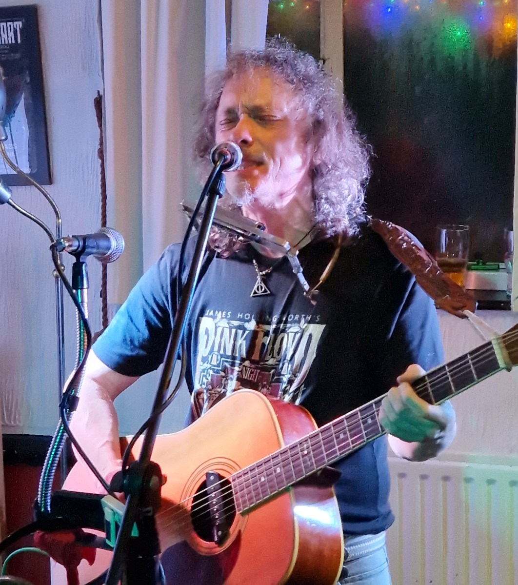 REVIEW – James Hollingsworth @ The Southgate, Devizes – Friday 17th November 2023 – devizine.com